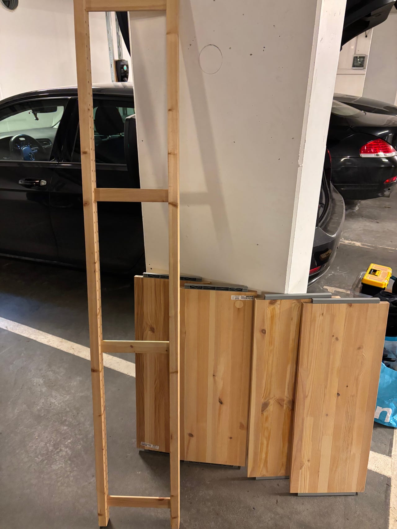 IKEA hyller + 1 vange | FINN-torget