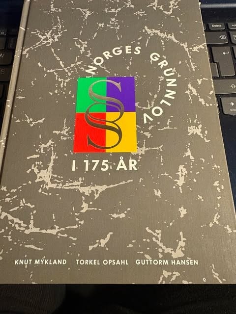 Bok (Norges grunnlov i 175 år) selges! | FINN-torget