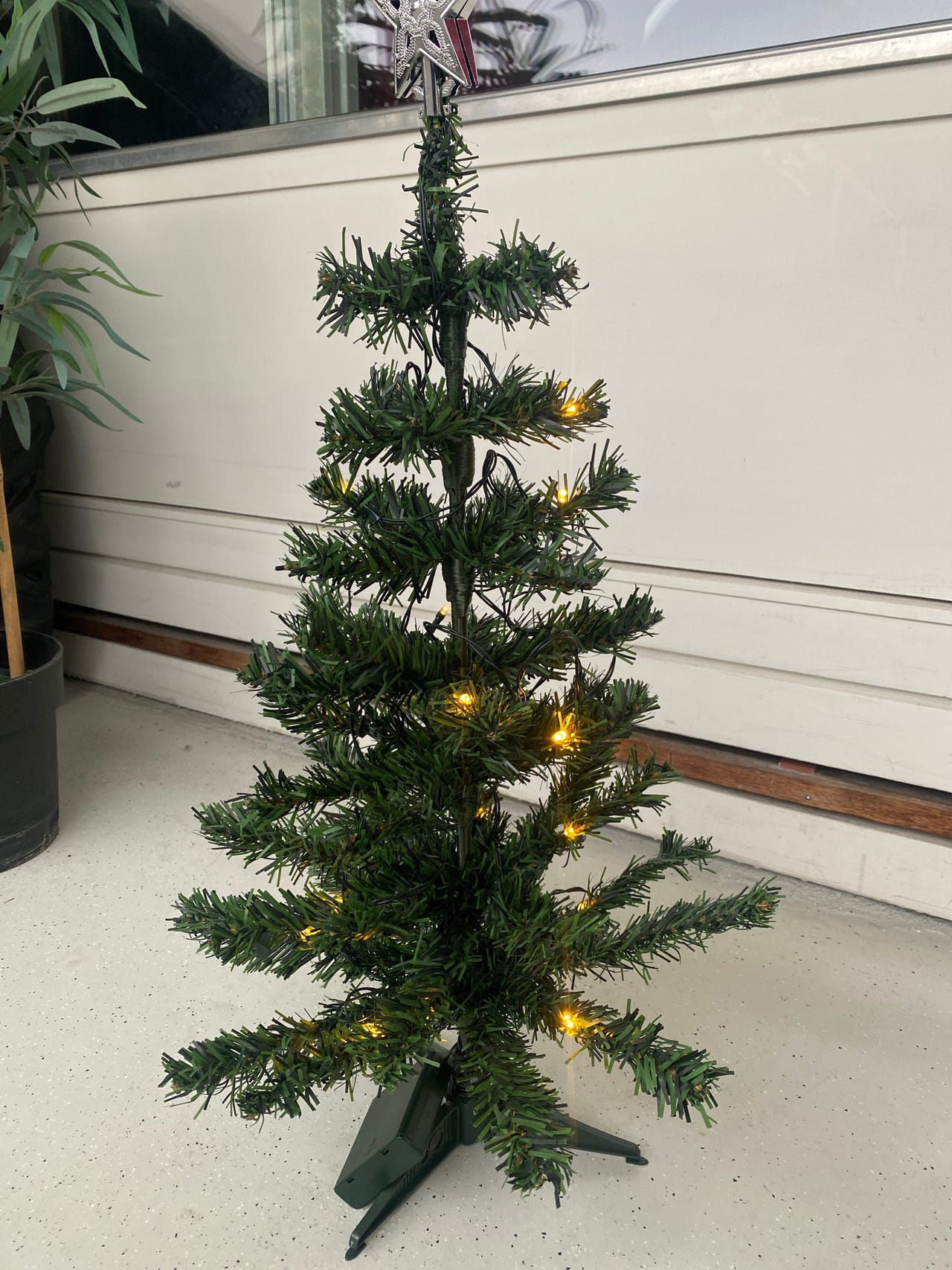 Reservert; Mini juletre 60cm med 20 LED-lys | FINN-torget