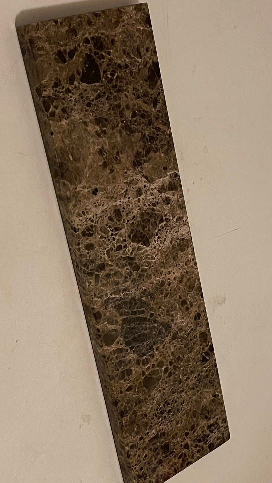 Lysfat i brun marmor | FINN-torget