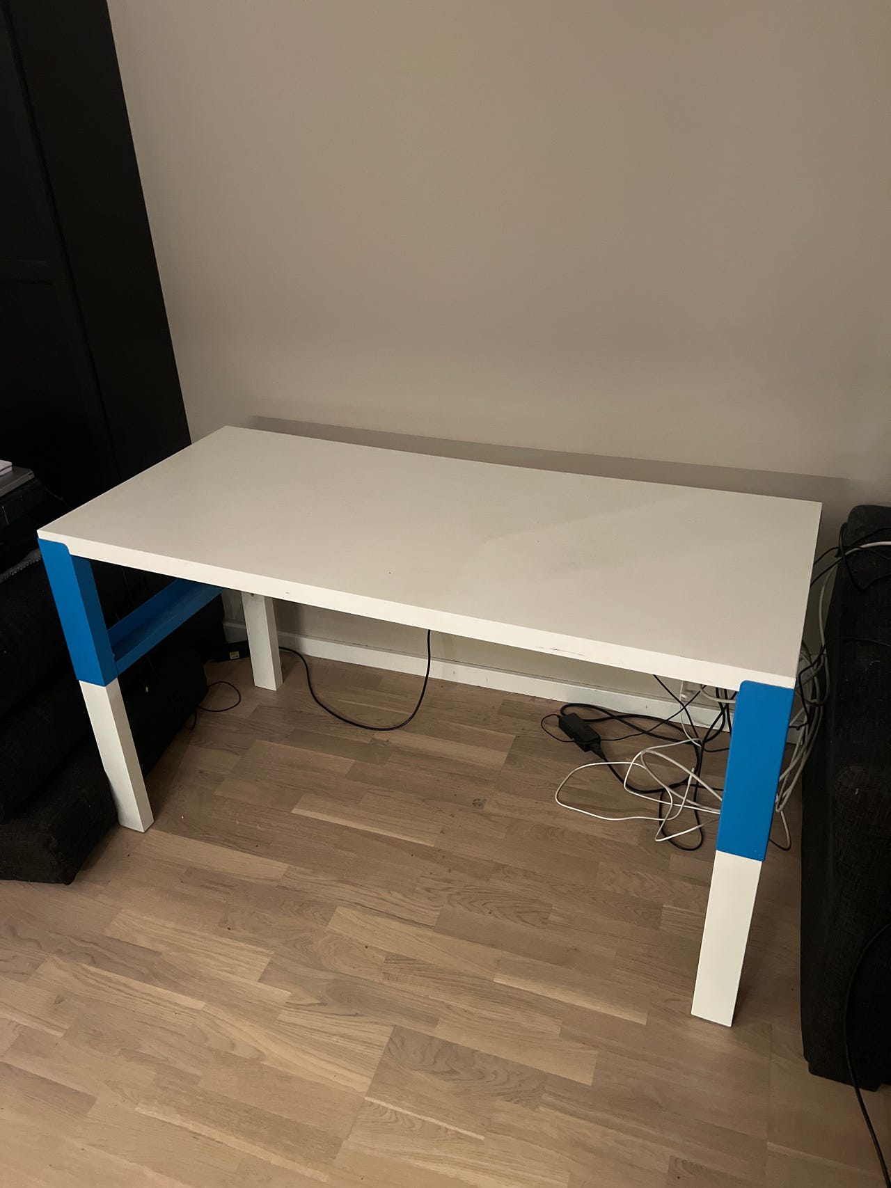 Pult (hvit og blå) | FINN-torget