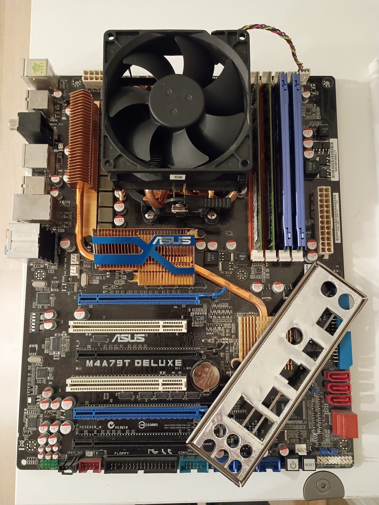 Asus M4A79T Deluxe AM3 Hovedkort med CPU og RAM | FINN-torget