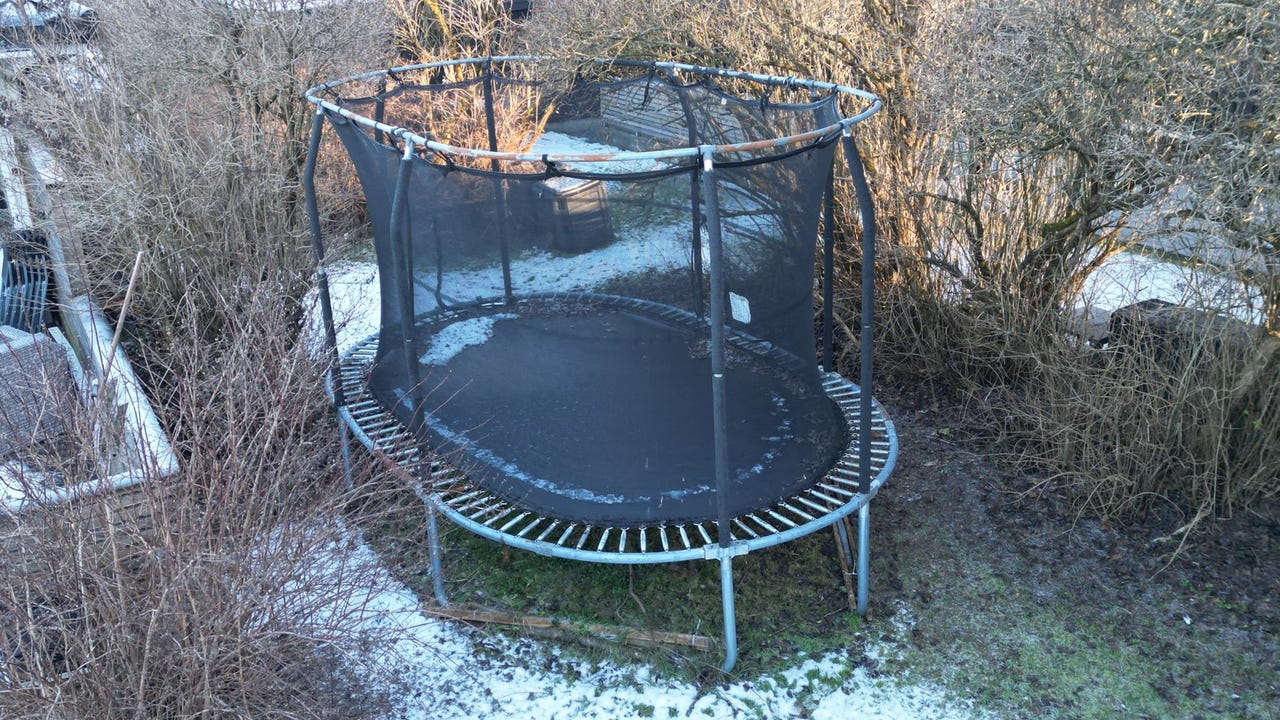 Stor trampoline gis bort mot henting. | FINN-torget