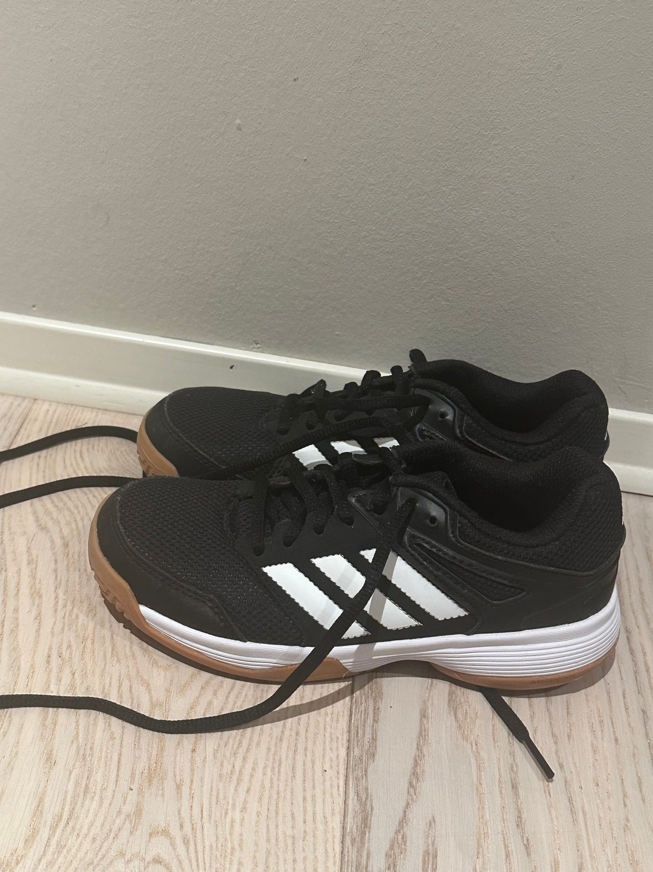 Innesko - Adidas | FINN-torget
