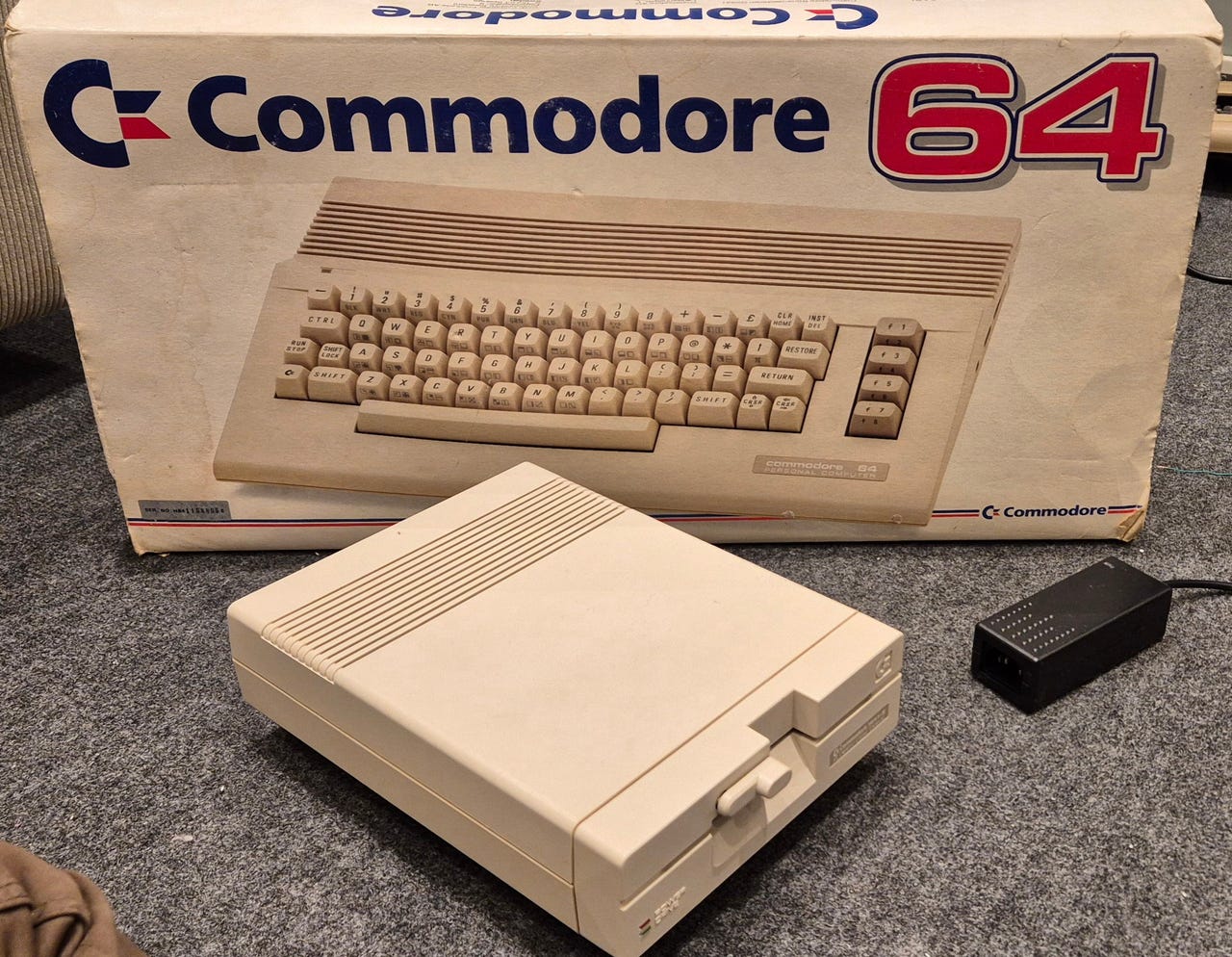 Commodore C64C i eske med 1541-II | FINN-torget