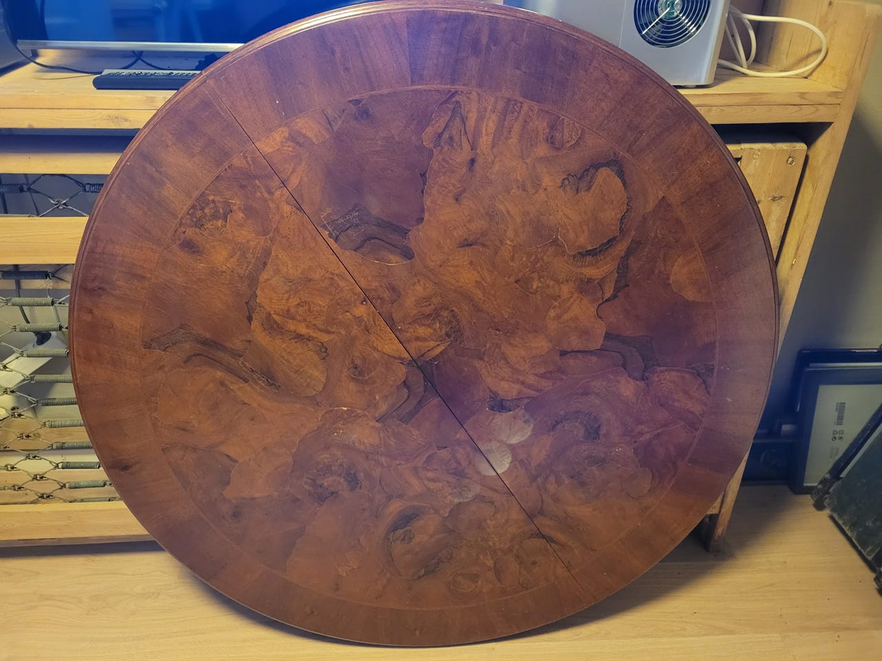 Stort rundt bord selges | FINN-torget