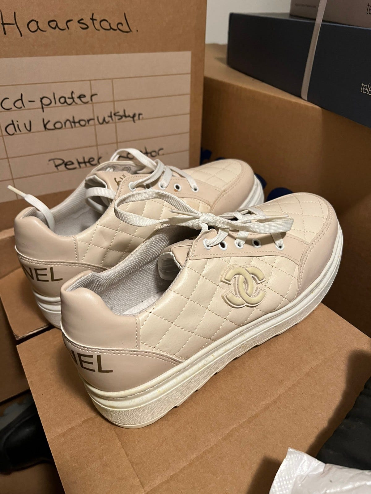 Chanel Sneakers selges | FINN-torget
