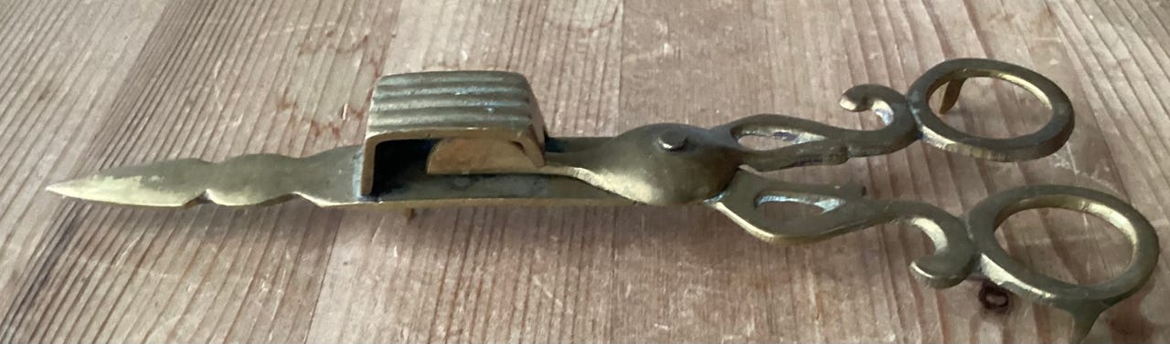 1 meget fin MESSING LYSSLUKKER, L.16,5 cm, H.2.4 cm og 1 cm. B. 5,5 cm, 65 gr. | FINN-torget