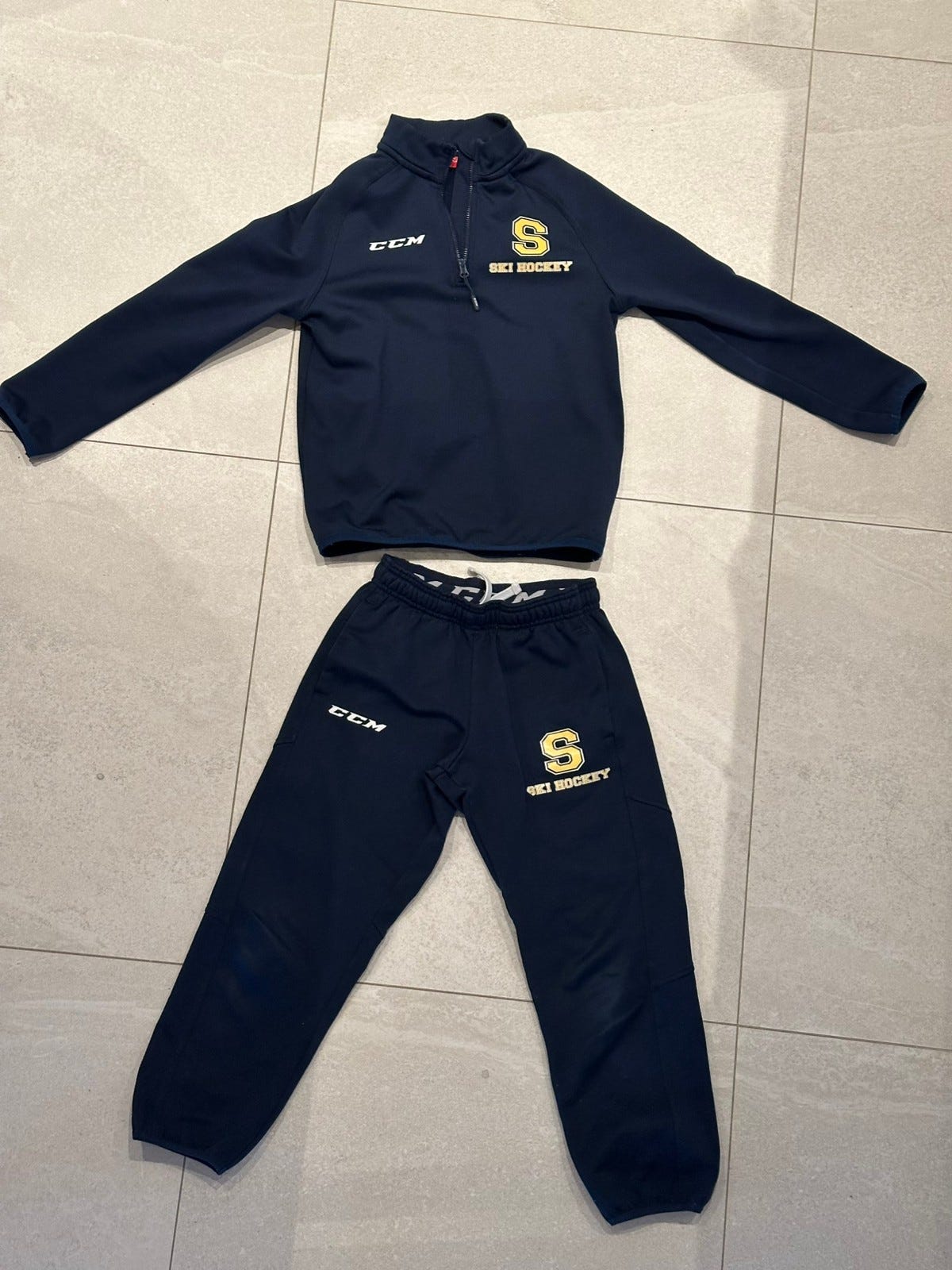 CCM Locker Room Half Zip Genser og bukse til junior (140) | FINN-torget