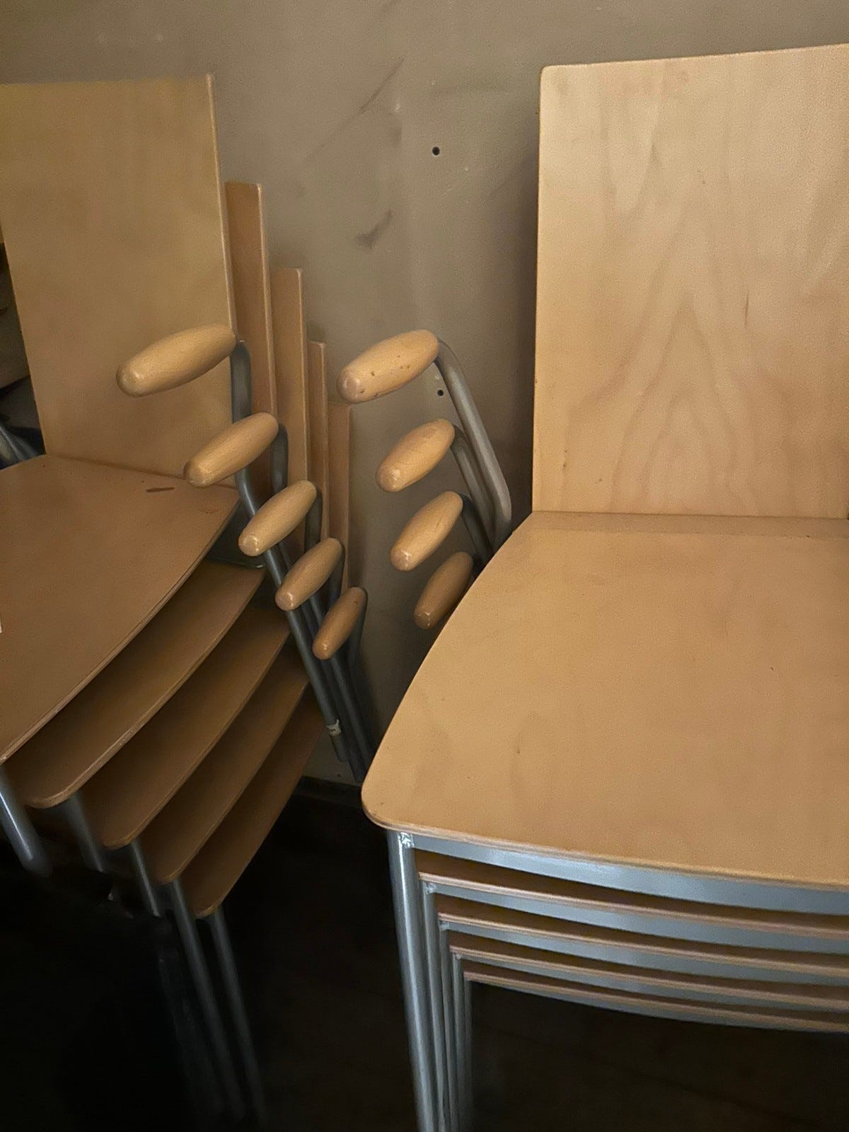 17 stykk stoler selges | FINN-torget