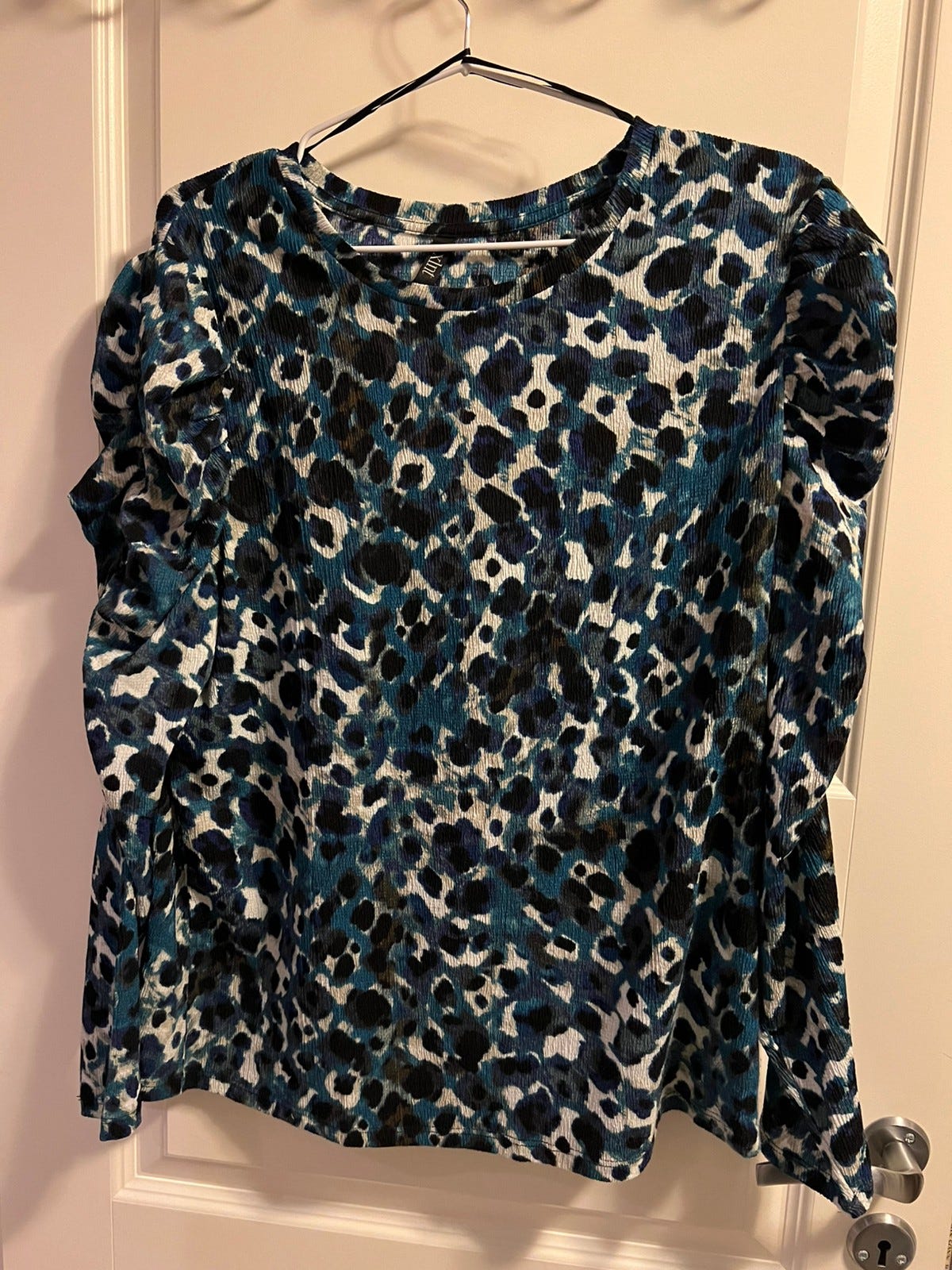 Topp/genser som ny | FINN-torget