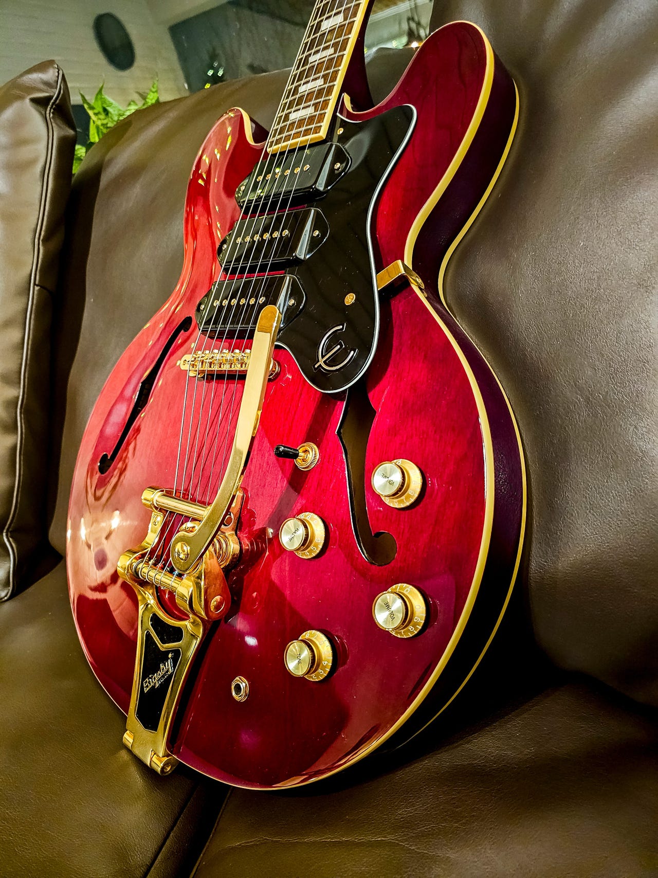 Epiphone Riviera Custom P93 Wine Red Bigsby P90s | FINN-torget