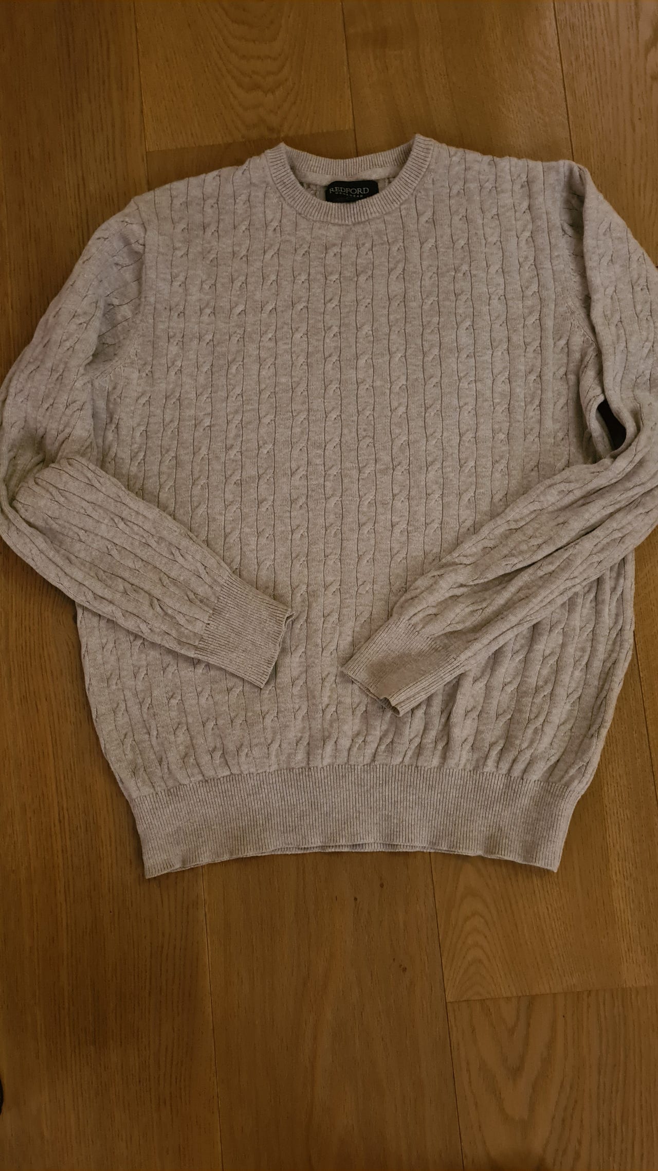 Fin, grå genser til mann | FINN-torget