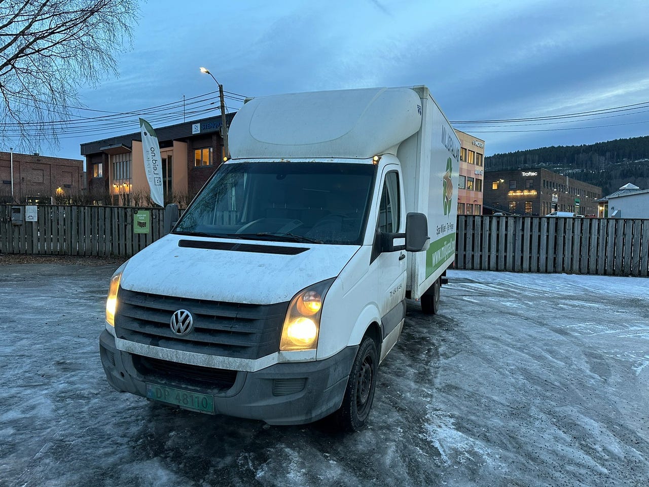 Volkswagen Crafter Skapbil, med lift til leie, varebil, flyttebil ...