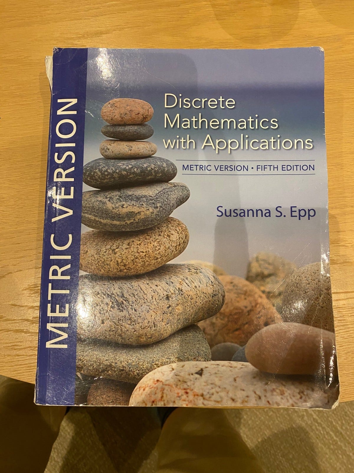 Discrete Mathematics with Applications | FINN-torget