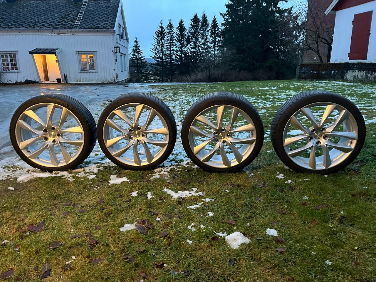 21’’ Tesla Arachnid felger med Michelin Pilot Sport 4S dekk | FINN-torget