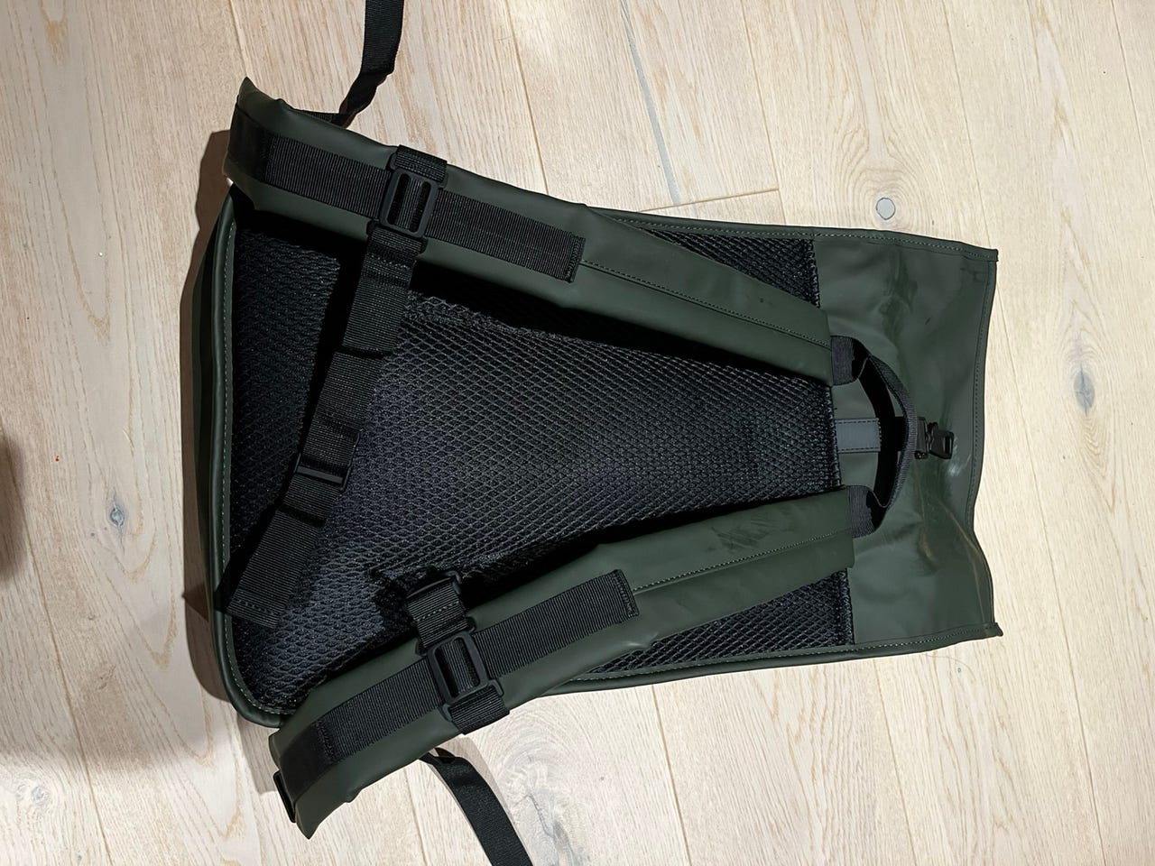 Ny grønn sekk fra Rains | FINN-torget