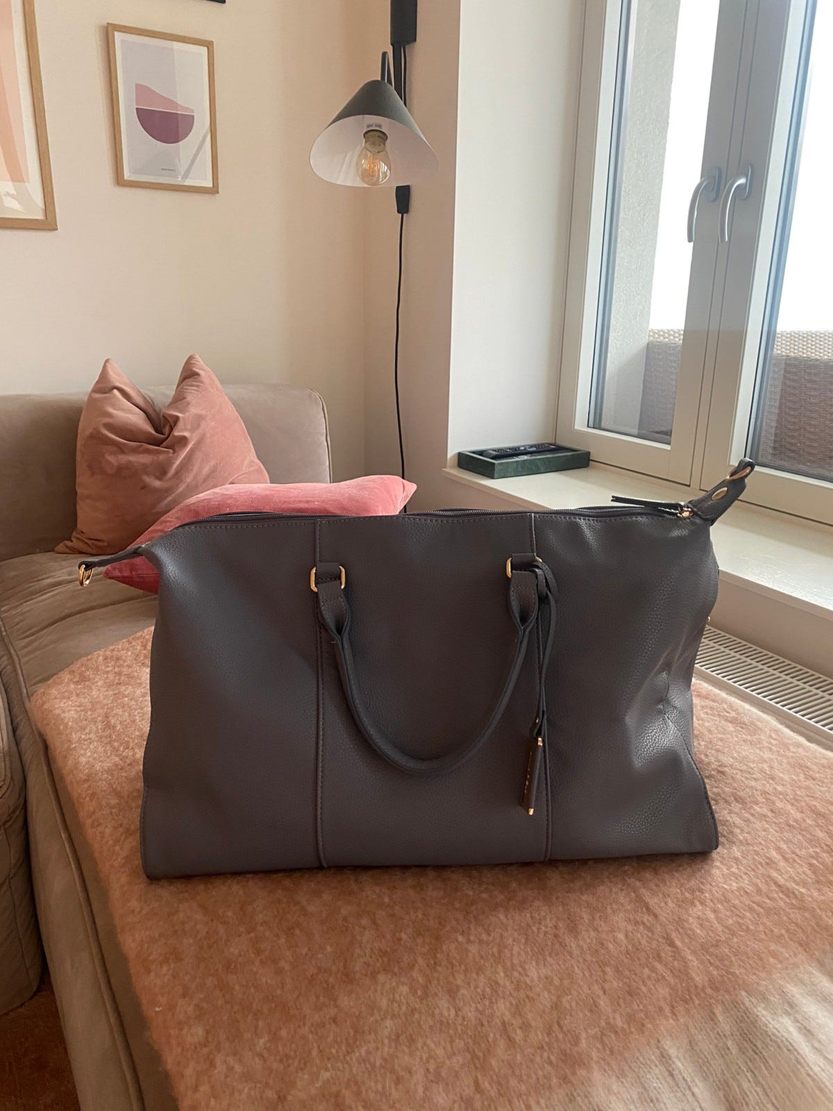 Skikkelig fin og ubrukt weekend-bag | FINN-torget