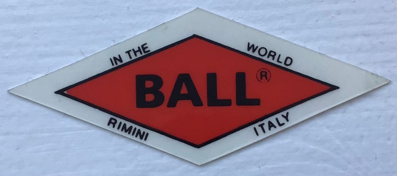 Klistremerke Ball genser reklame fra 80-tallet | FINN-torget