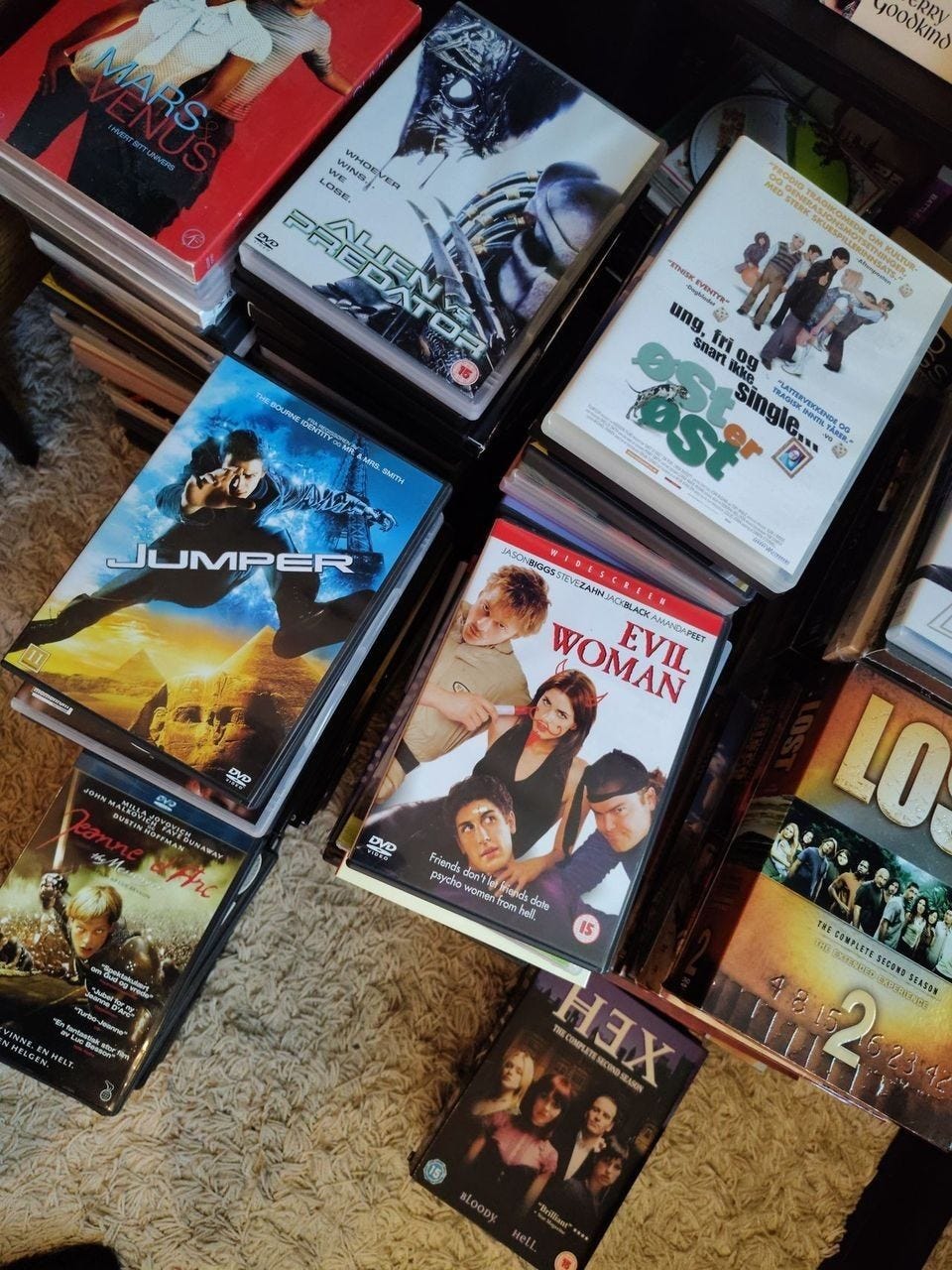 En mengde DVD-filmer og serier selges billig | FINN-torget