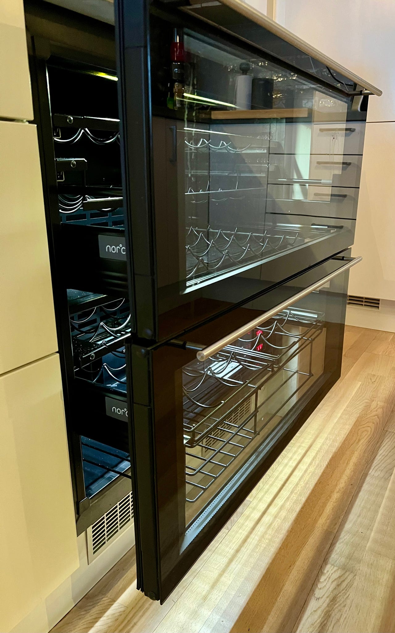 NorCool Cave 55 vinskap i god stand, 2 skuffer/55 flasker | FINN-torget