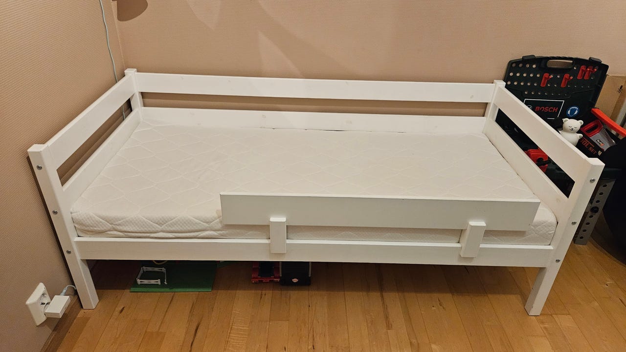 160cm barneseng med madrass | FINN-torget