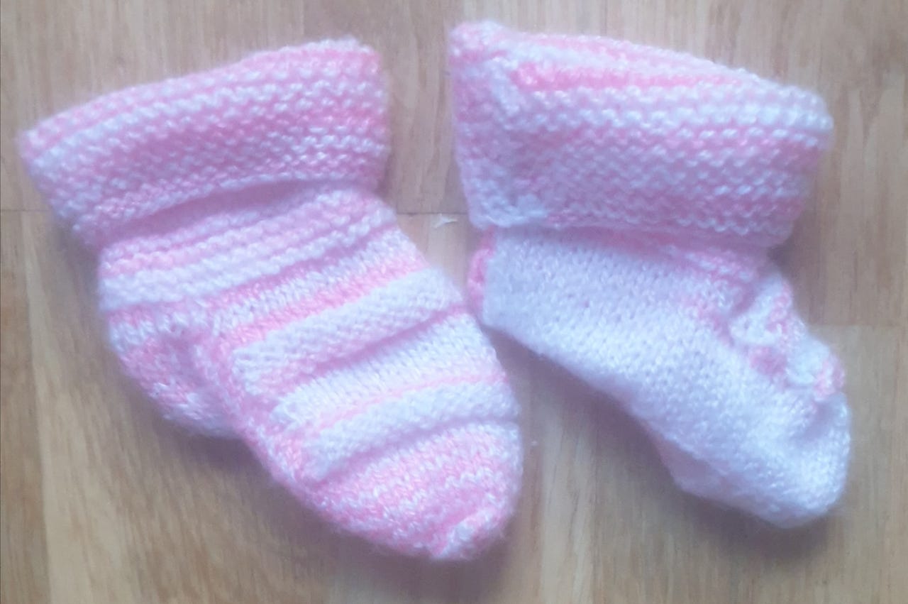 Strikka babysokker | FINN-torget