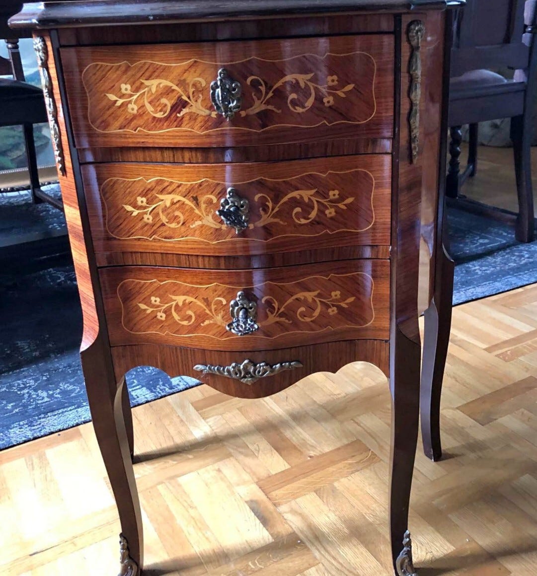Liten kommode nattbord i rokokko stil ønsket kjøpt | FINN-torget