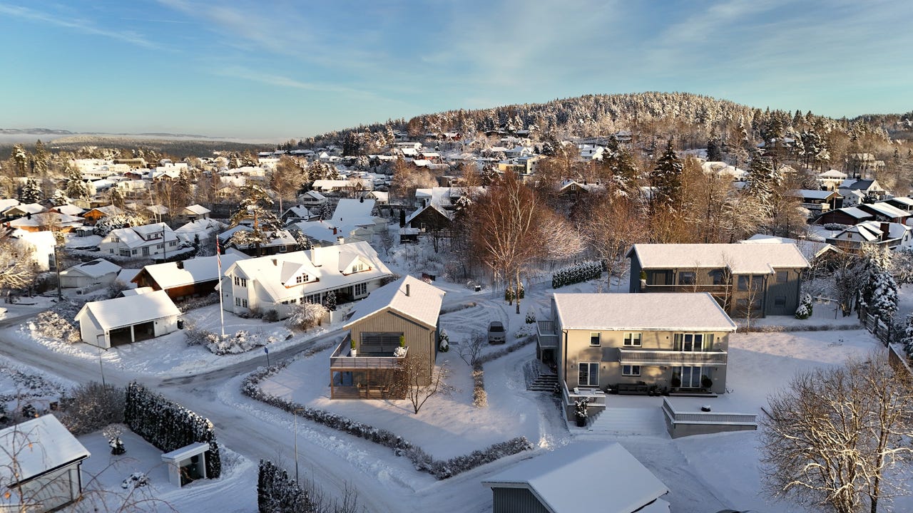 Konnerud - Moderne enebolig med egen utleiedel på solrik, fin tomt ...