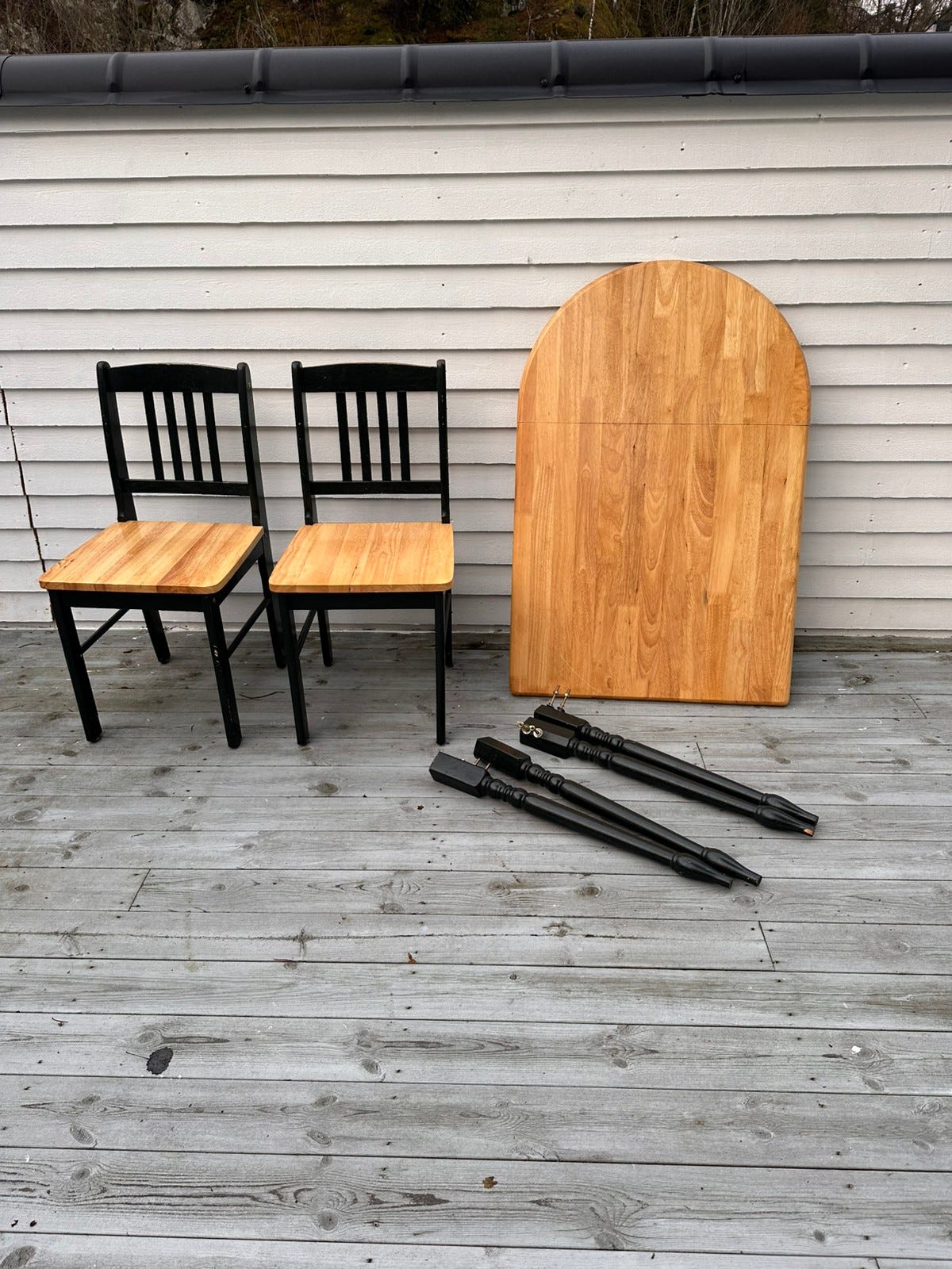 Lite klaffbord med 2 stoler | FINN-torget
