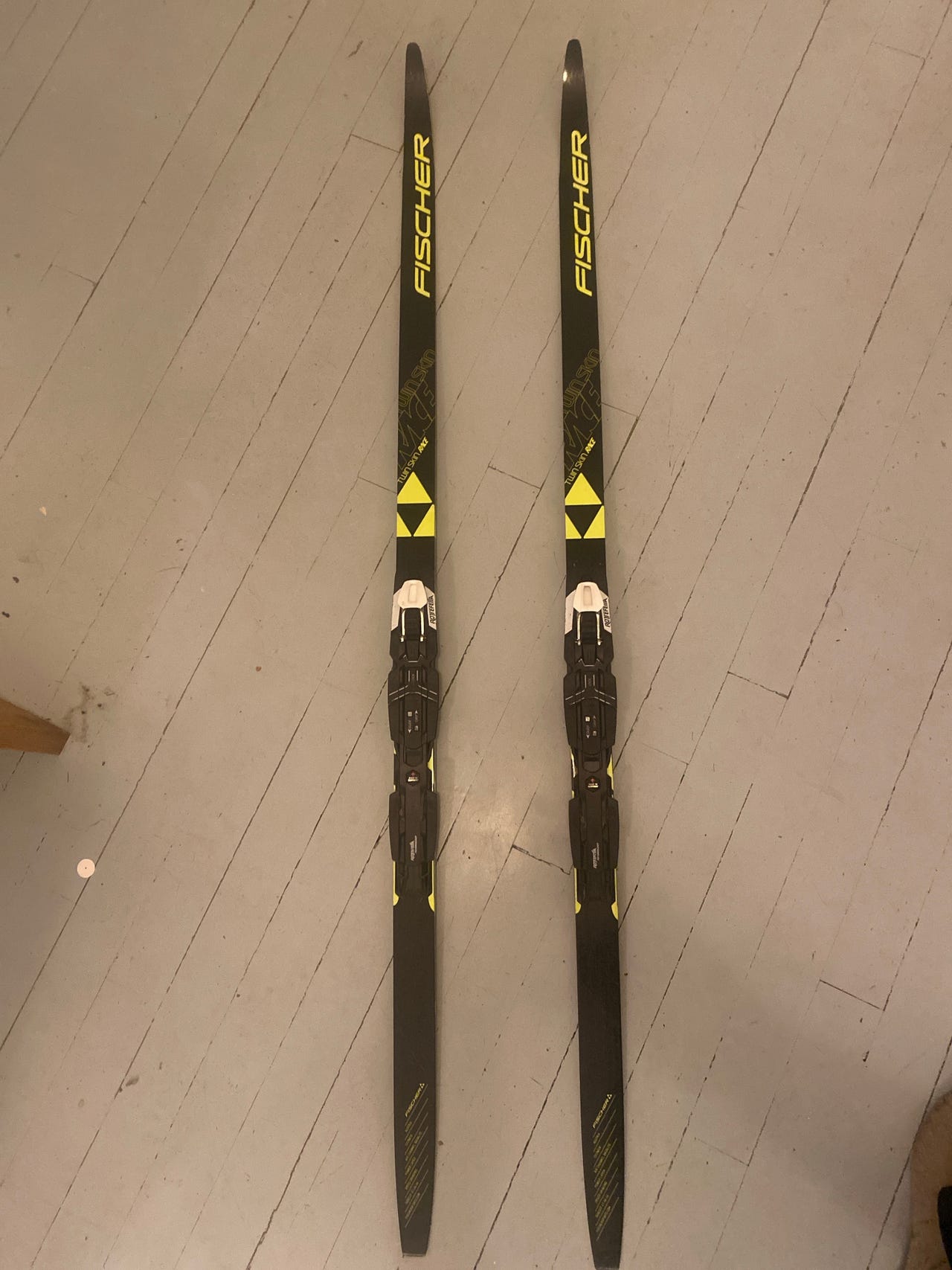 Felleski med justerbare bindinger, Fischer twin skin race | FINN-torget