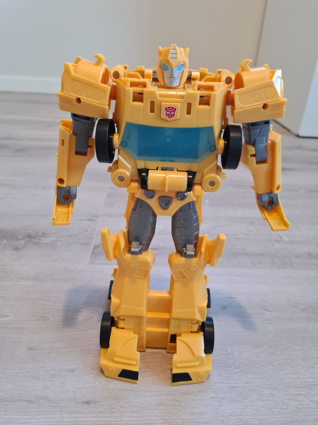 Transformers Cyberverse Roll & Change Bumblebee | FINN-torget