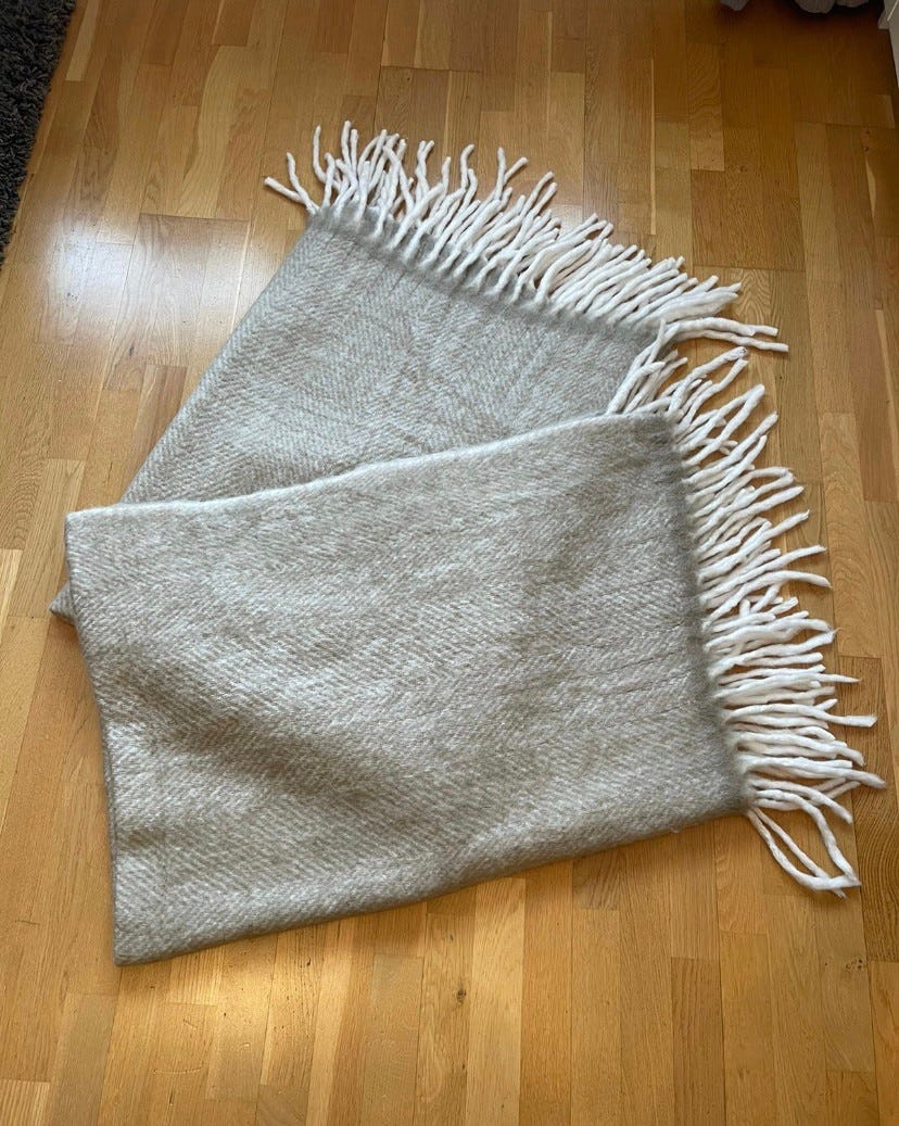 2 stk pledd i beige selges samlet | FINN-torget