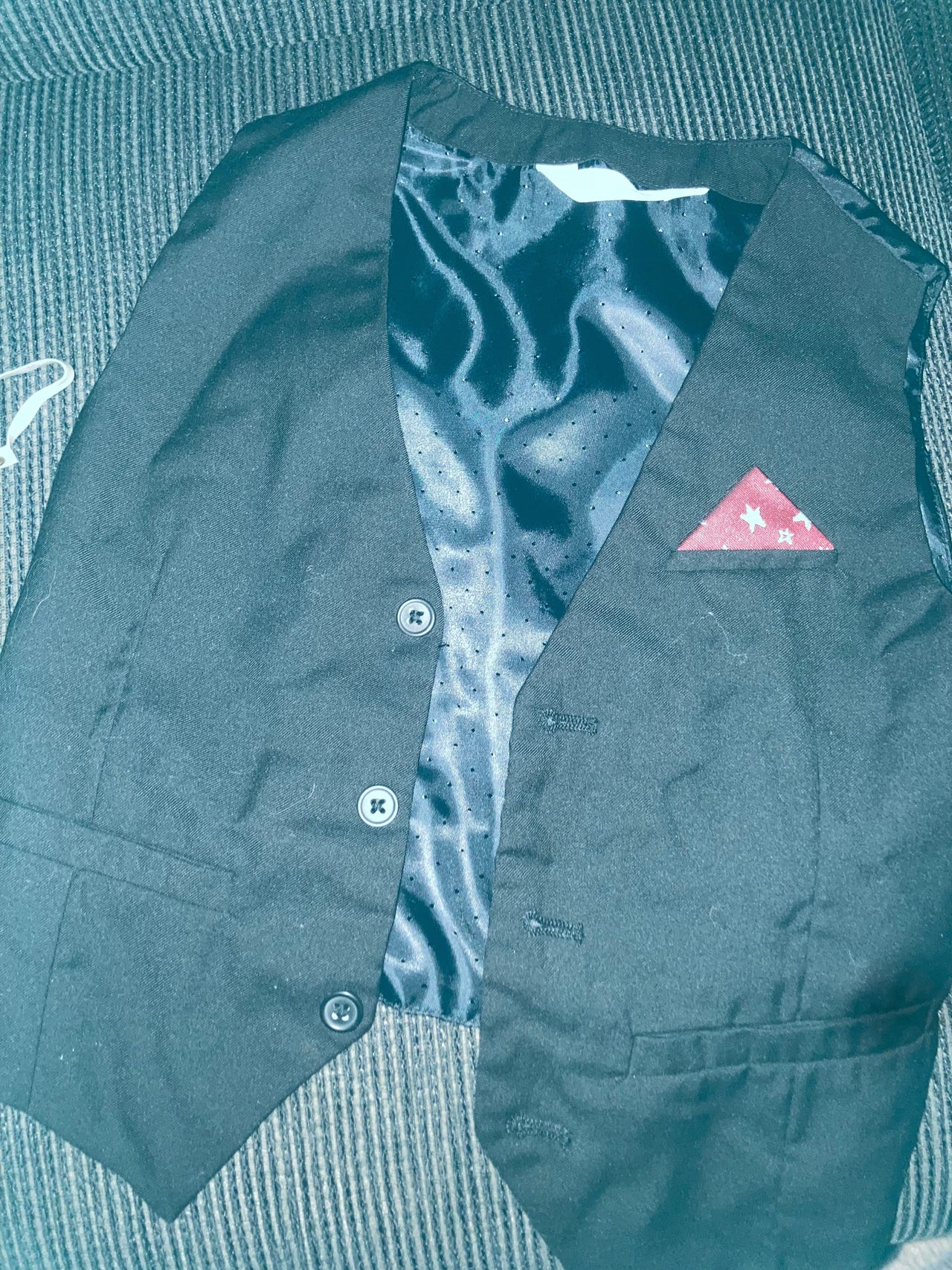 Vest str 128. Og barneslips. 50kr pr stk | FINN-torget