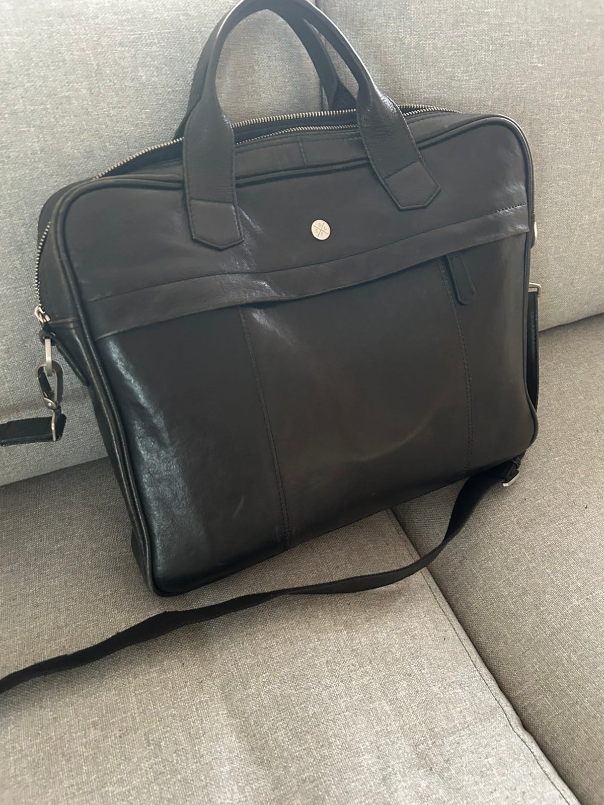 Sort pc-veske i skinn | FINN-torget