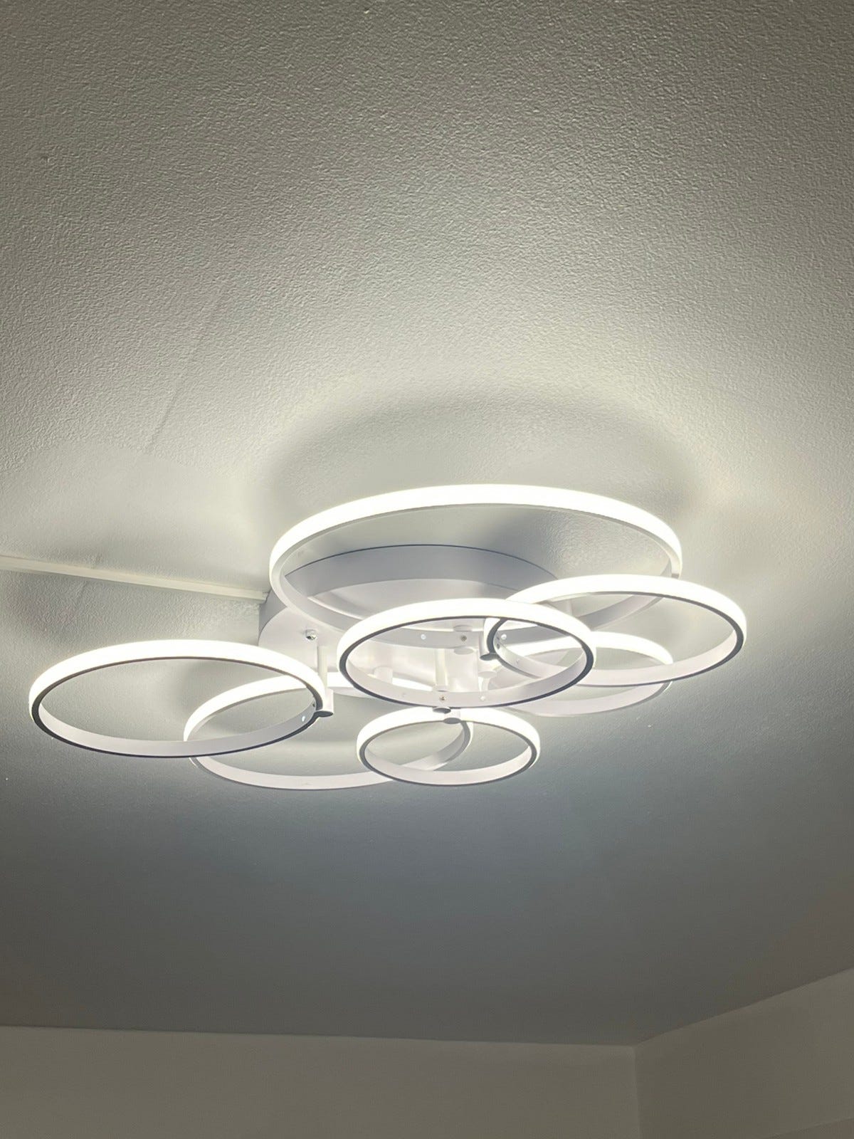 Modern led taklampe | FINN-torget