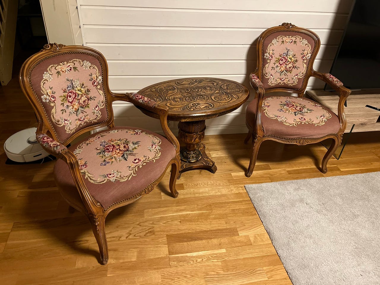 Eksklusive Rokokko Bord og stoler | FINN-torget