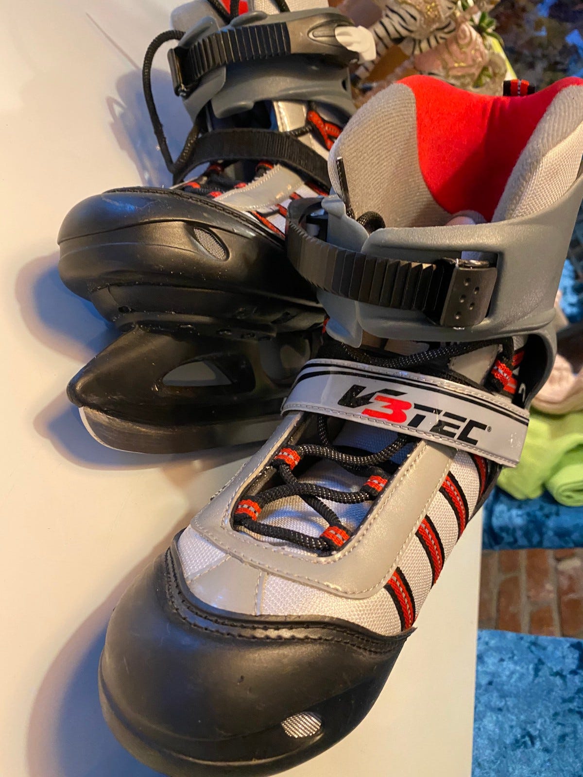 Nye fine skøyter str 43- lette å spenne på⛸️ | FINN-torget