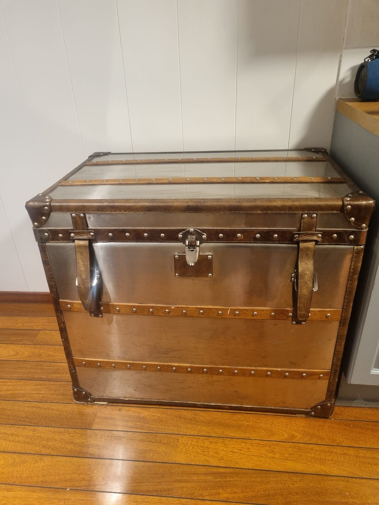 Stor gammel Kiste, steampunk, Bond London | FINN-torget