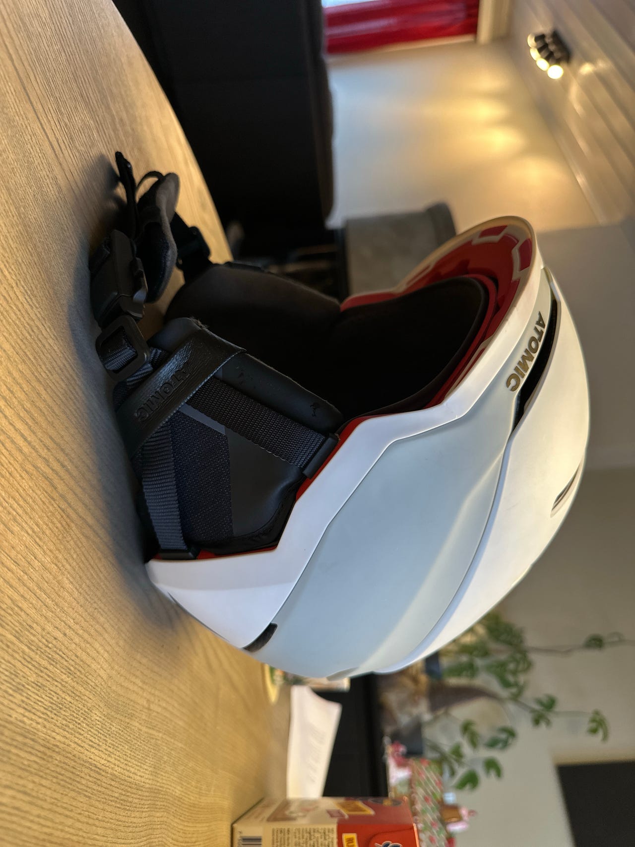 Atomic Savor Amid (medium strl. 55-59 cm) alpin hjelm | FINN-torget