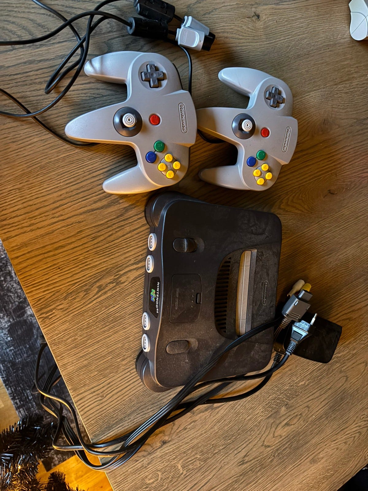Nintendo 64 N64 konsoll med to kontroller, tremor pack og memory card ...