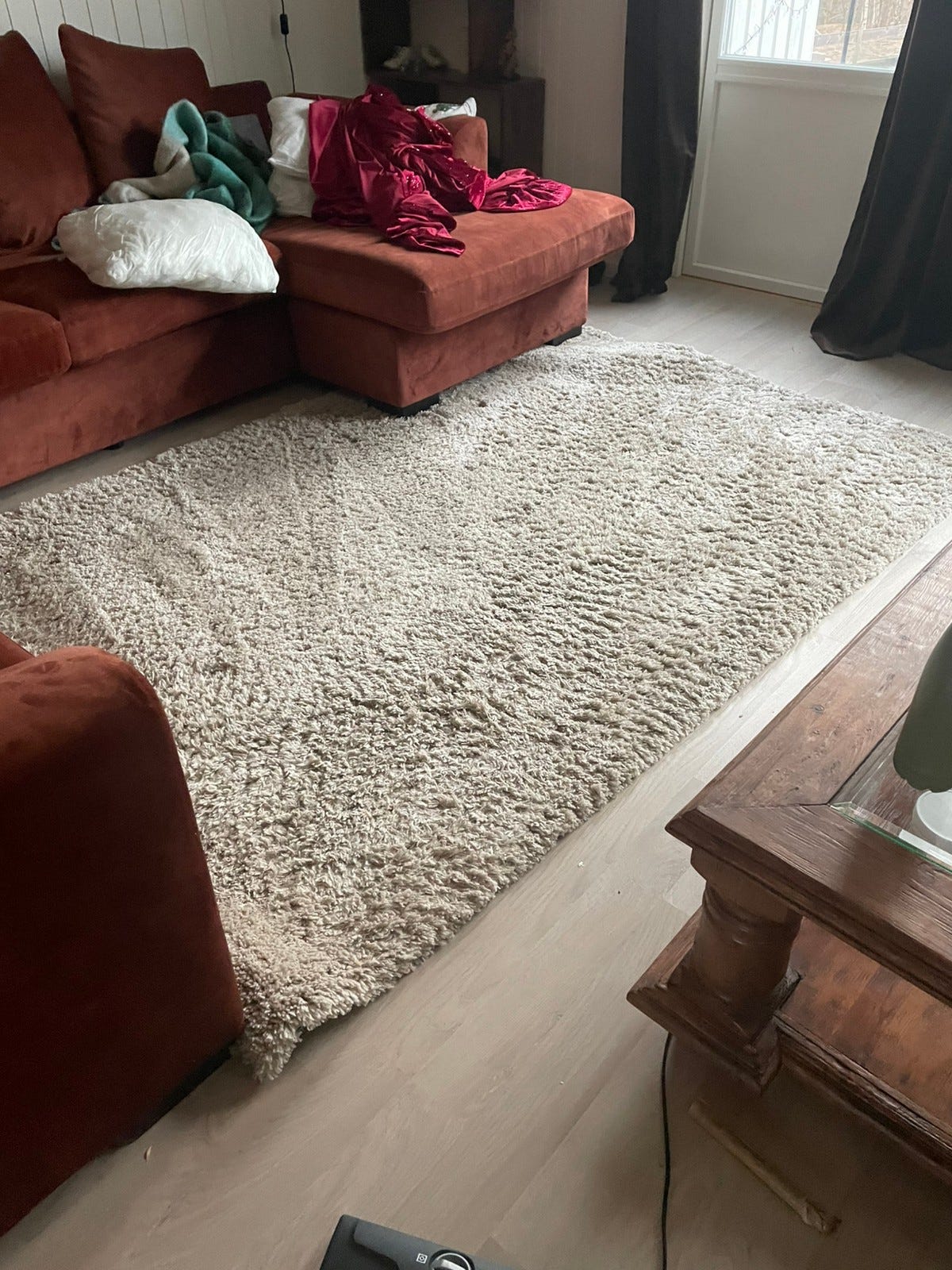 Beige gulvteppe fra Rusta | FINN-torget