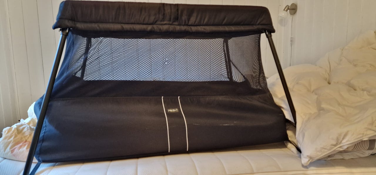 Babybjørn reiseseng light inkl. Dyne, pute og ekstra madrass | FINN-torget