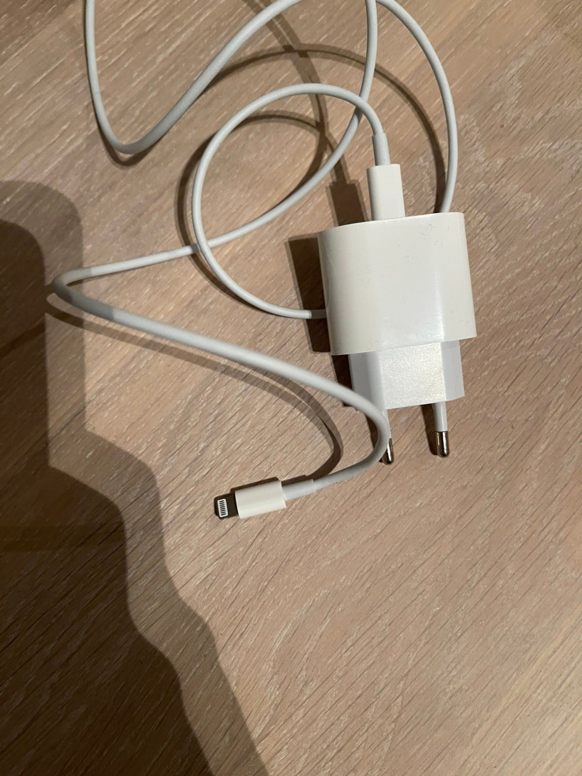 iPhone lader selges | FINN-torget