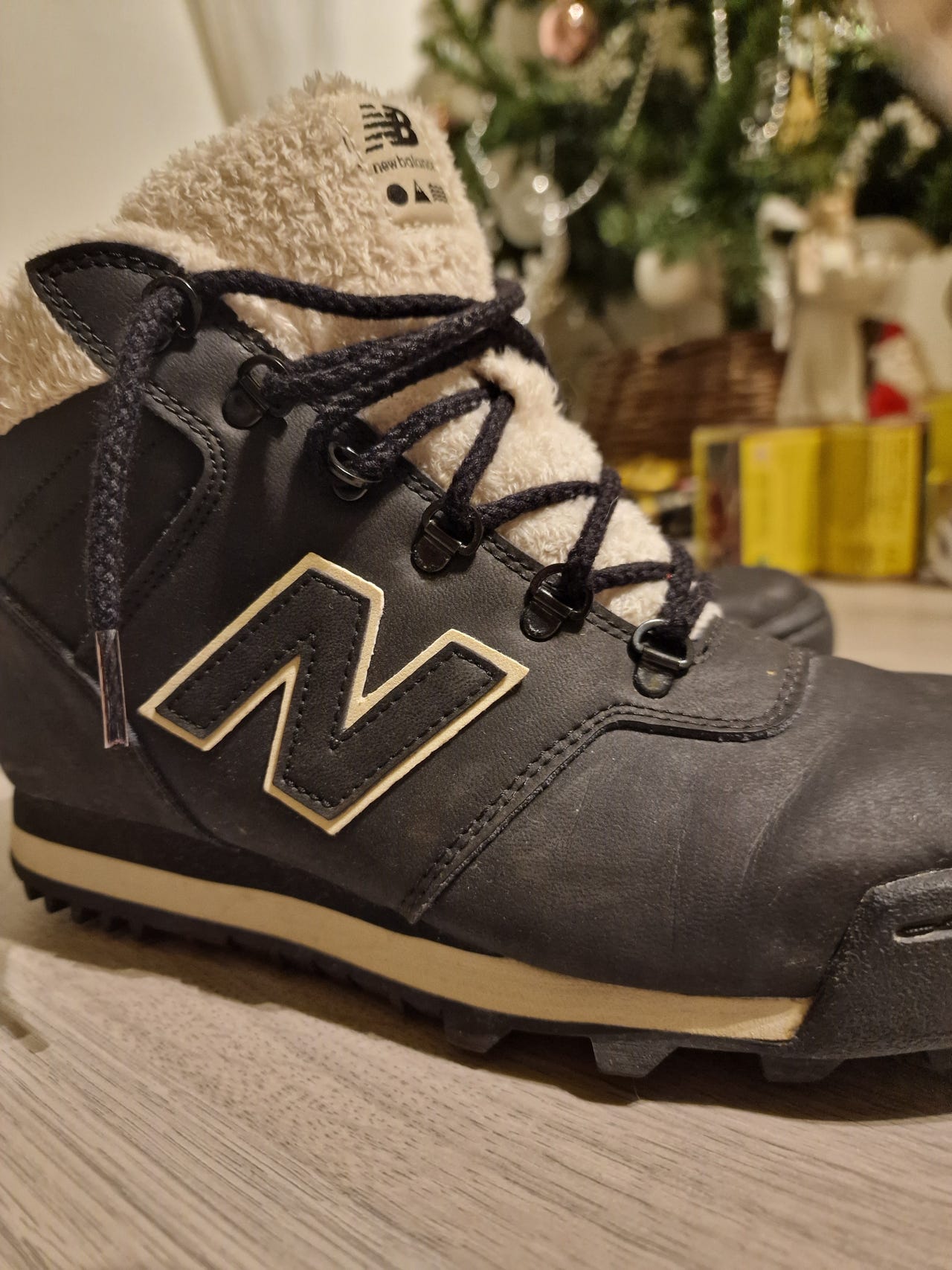 WOMENS NEW BALANCE 701 LEATHER HIKING TRAIL | FINN-torget