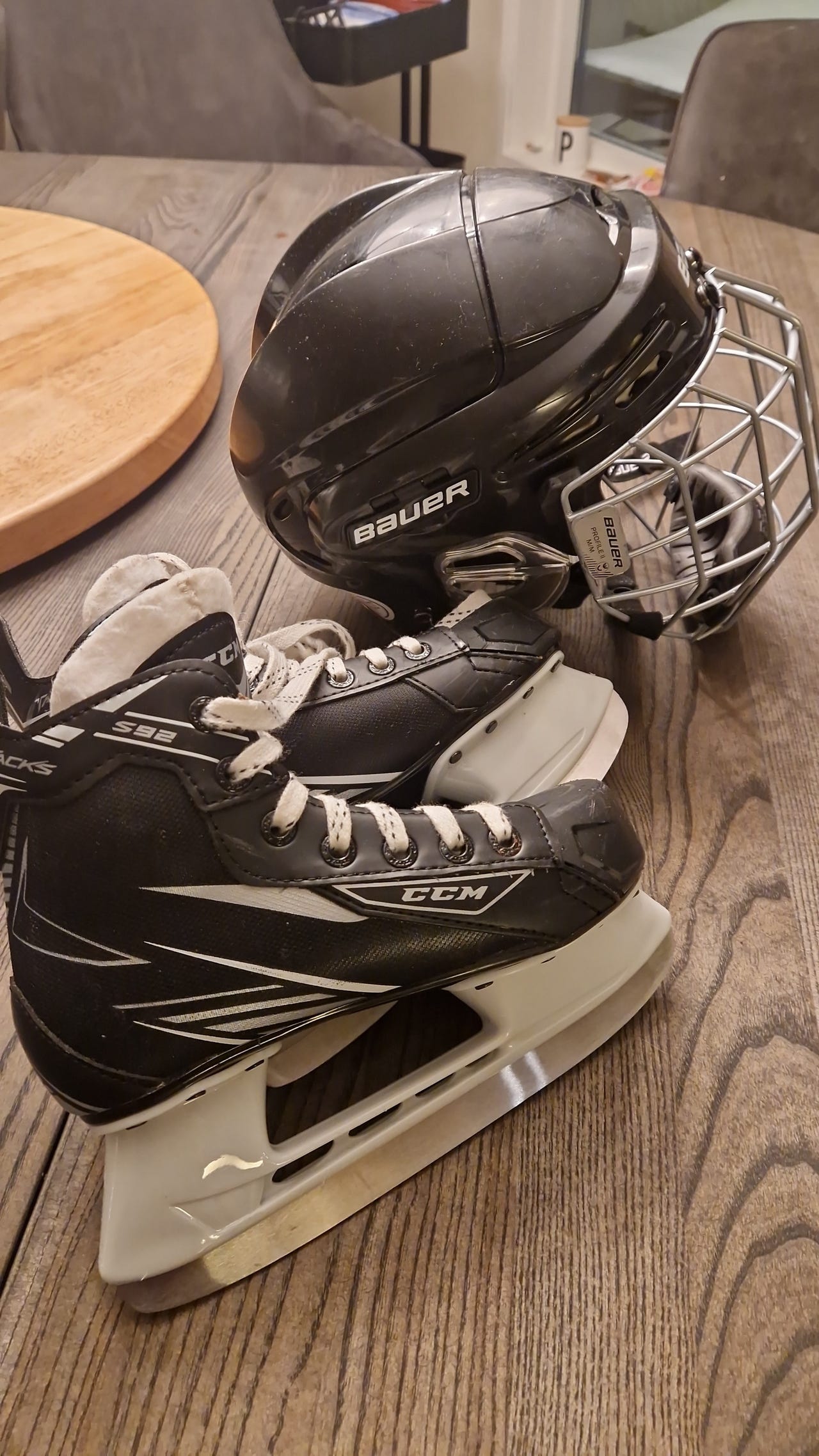 Hockeyskøyter og hjelm bauer | FINN-torget