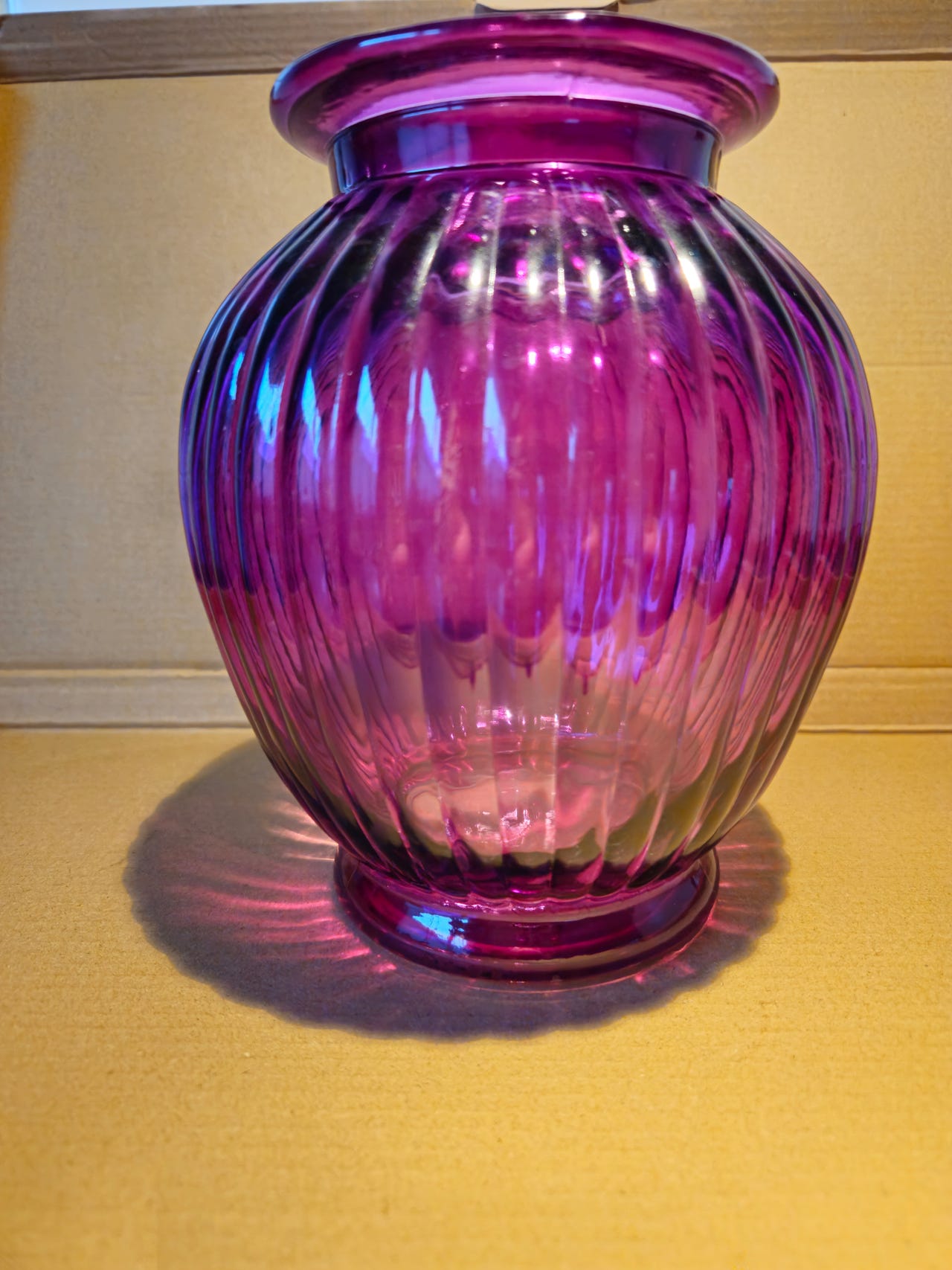 Lilla vase i glass | FINN-torget