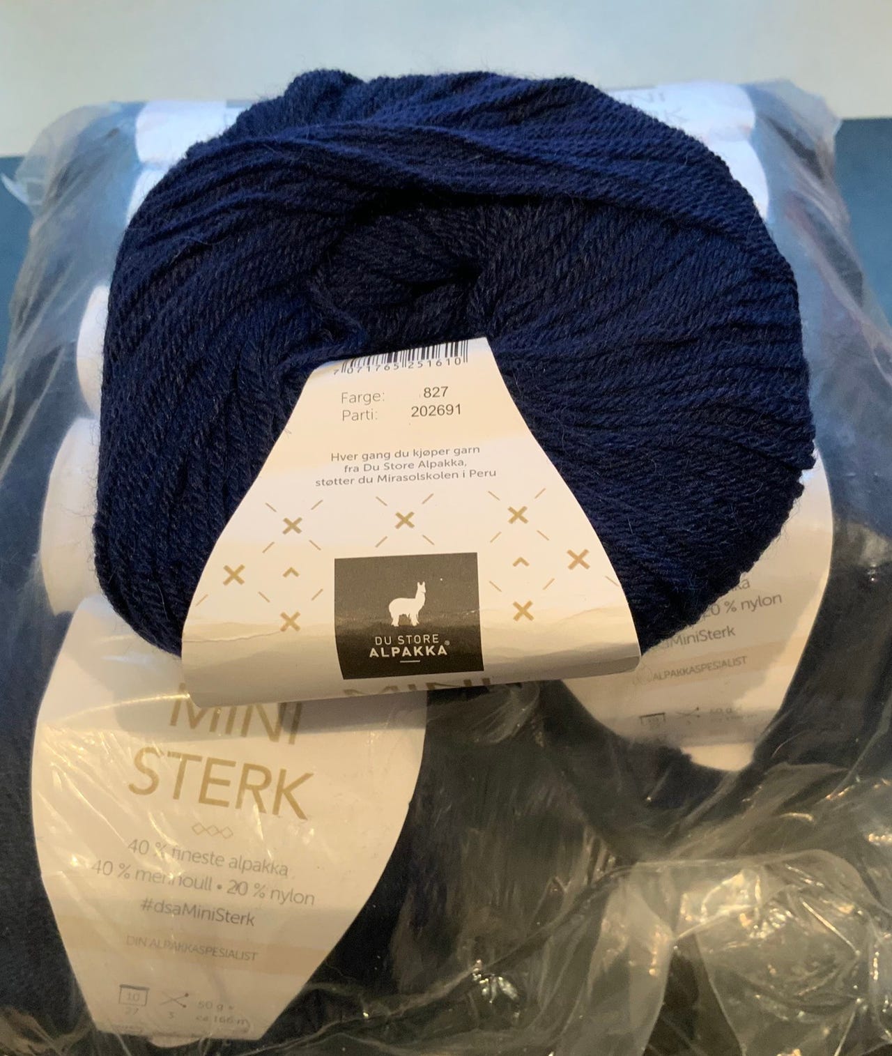Mini Sterk 10 nøster 827 Marine | FINN-torget
