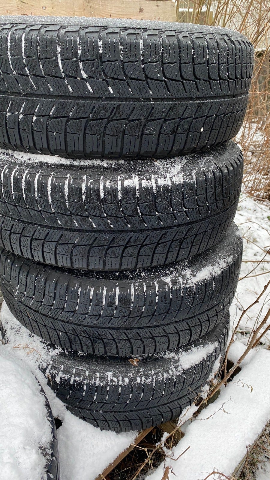 Sett Vinterdekk 195/65/15 Michelin 4X108 ca 5-6 mm ET27 lav pris prod ...