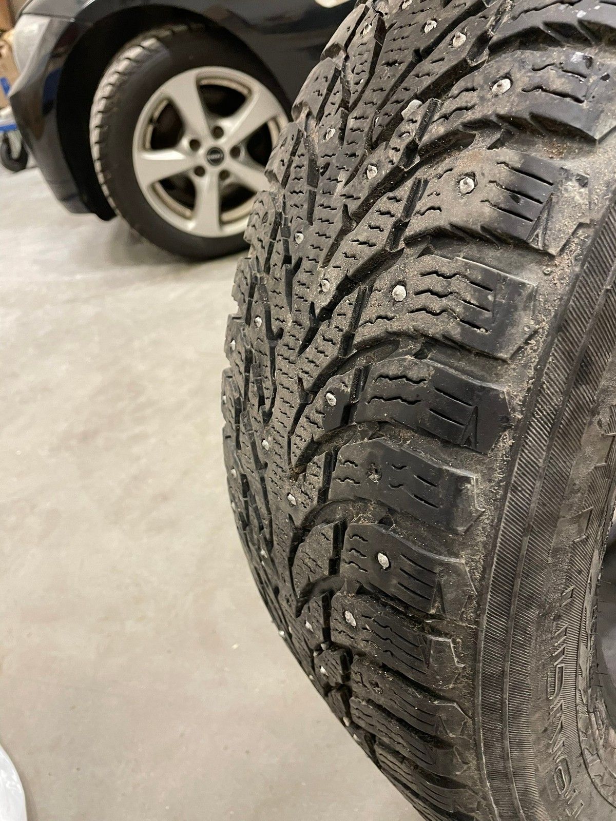 Nokian Hakka 9 SUV pigg 235/60-18 107 extra load | FINN-torget